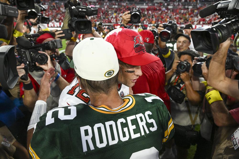 QB 2 more like ‘QB Who?’ as Rodgers edges Brady, 14-12 | News, Sports ...